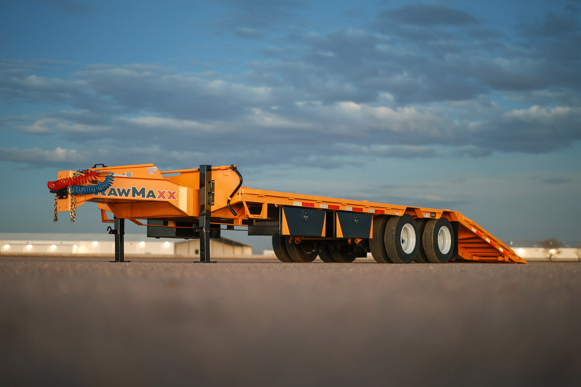 Best Hydraulic Tail Trailers for Sale Near You in USA - RawMaxx